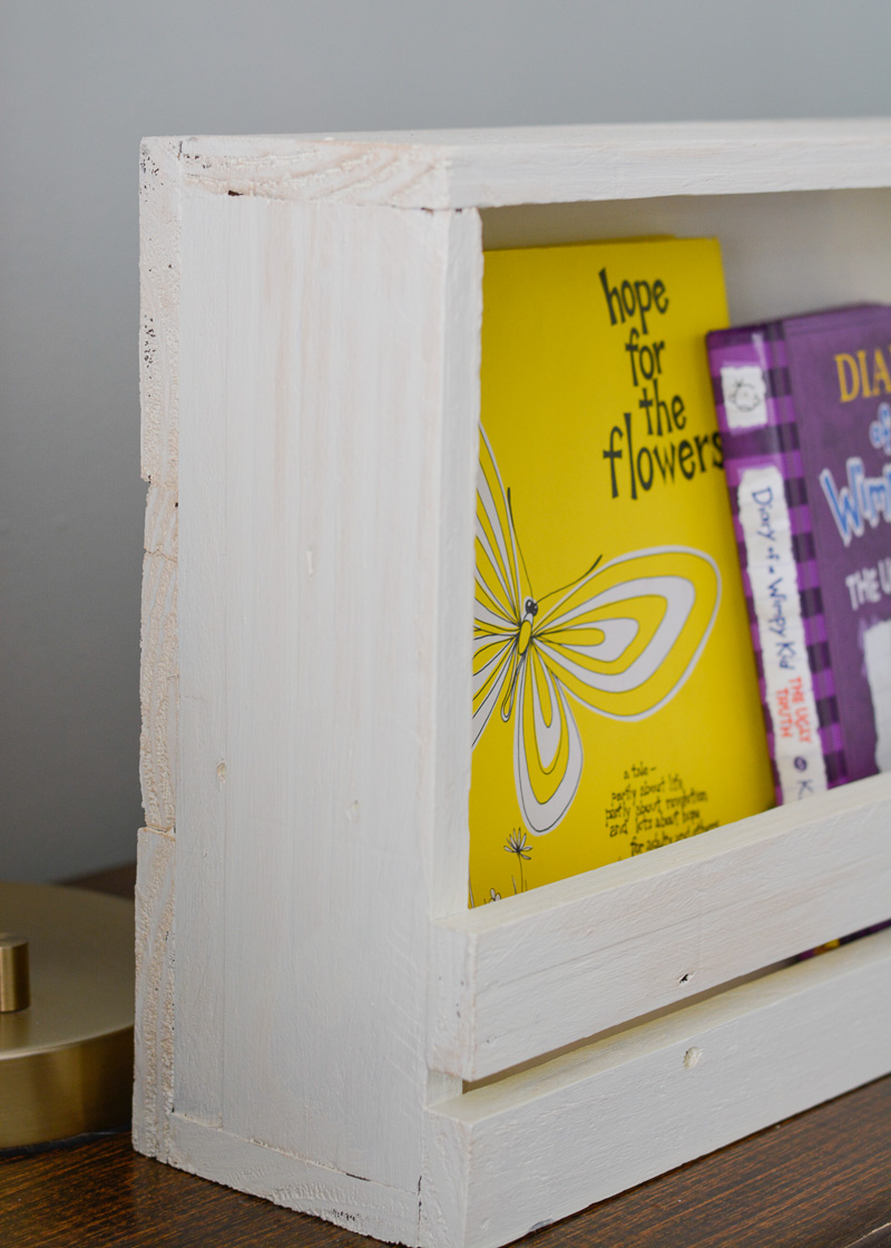 Pallet Book Shelf for Kids