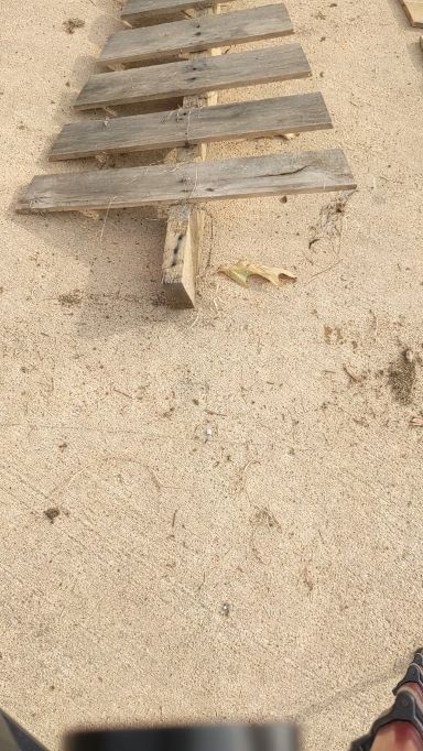 How to Build a Pallet Christmas Tree