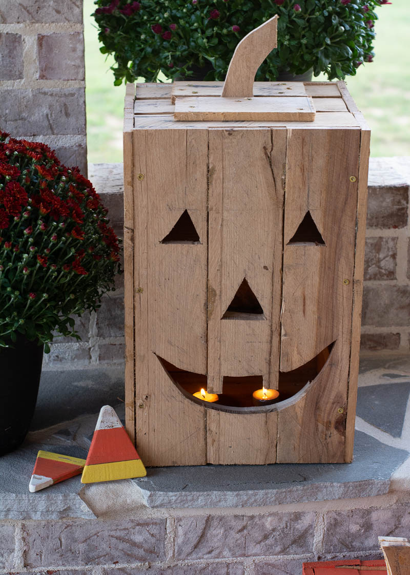 How to build a Pallet Jack-O’-Lantern
