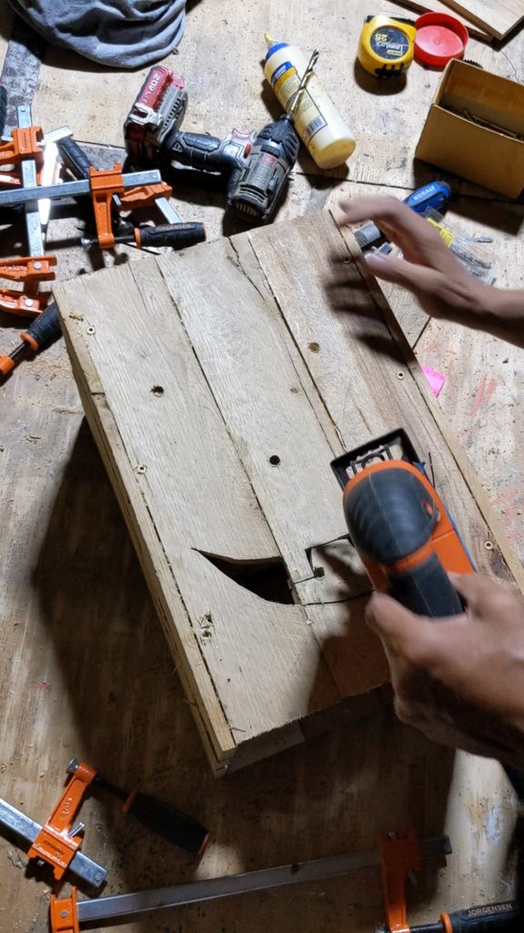 How to build a Pallet Jack-O’-Lantern