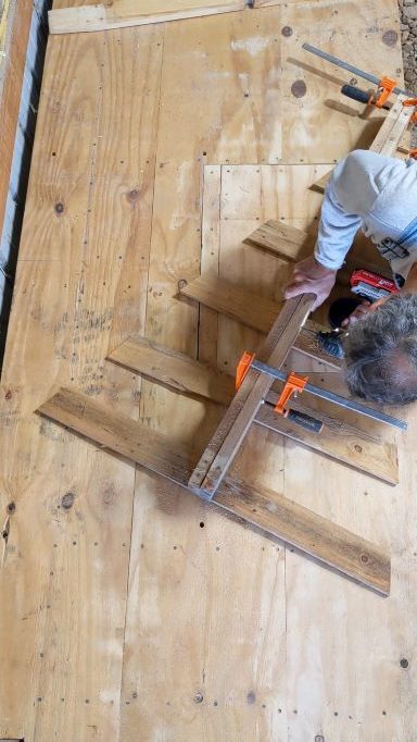 DIY Two Christmas trees from one pallet