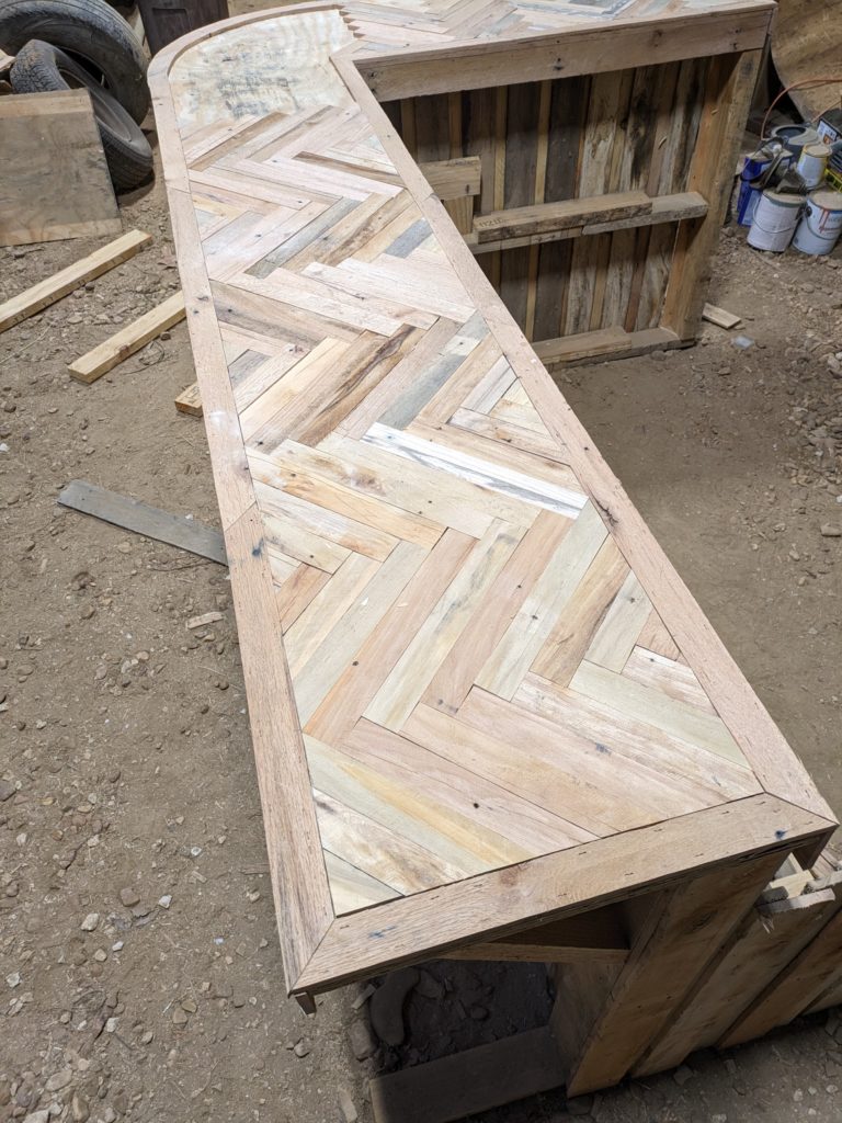 DIY Pallet Bar